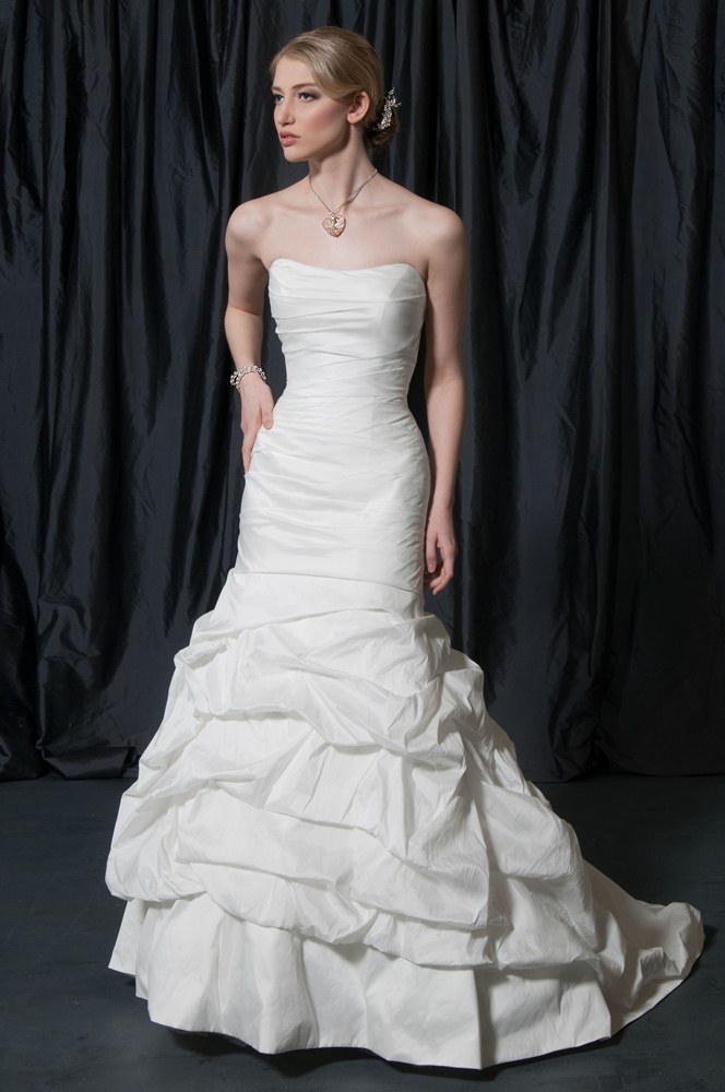Wedding Dress - Alfred Sung BRIDAL - 6826 | AlfredSung Bridal Gown